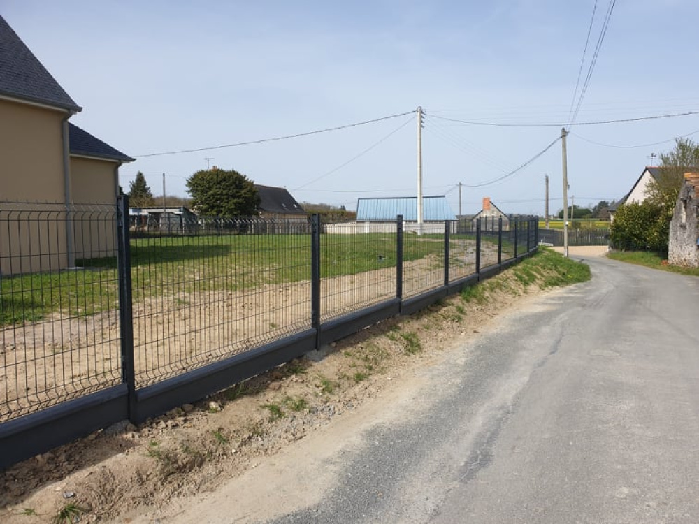 Clôture grillage rigide avec soubassement