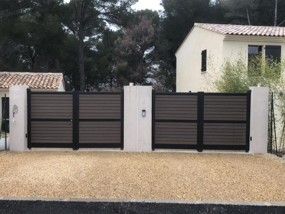 Portail battant composite motorisé