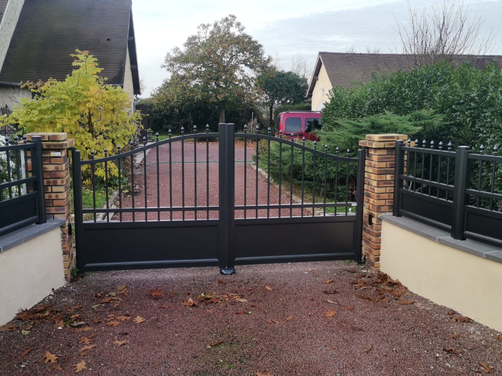 Portail battant aluminium Authentique