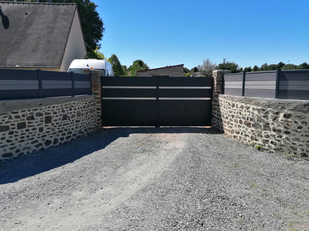 Portail battant aluminium DMC300 + Clôture composite DoMaStyl'