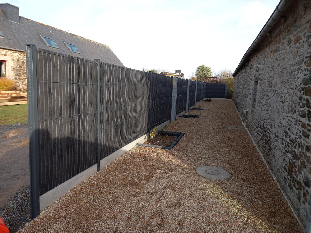Clôture grillage rigide occultant et gabion