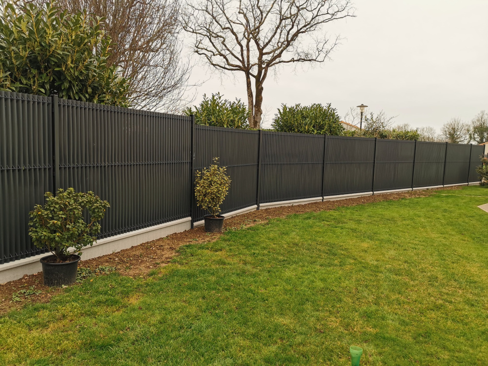 Clôture rigide avec occultant