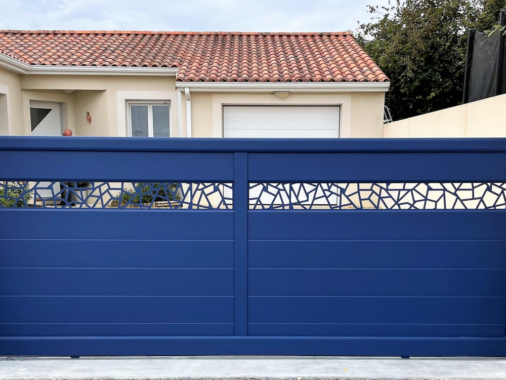 Portail coulissant aluminium avec décor