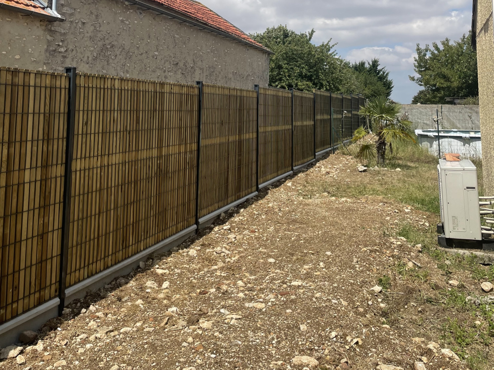 Grillage rigide DoMaClo' à plis + occultant bois